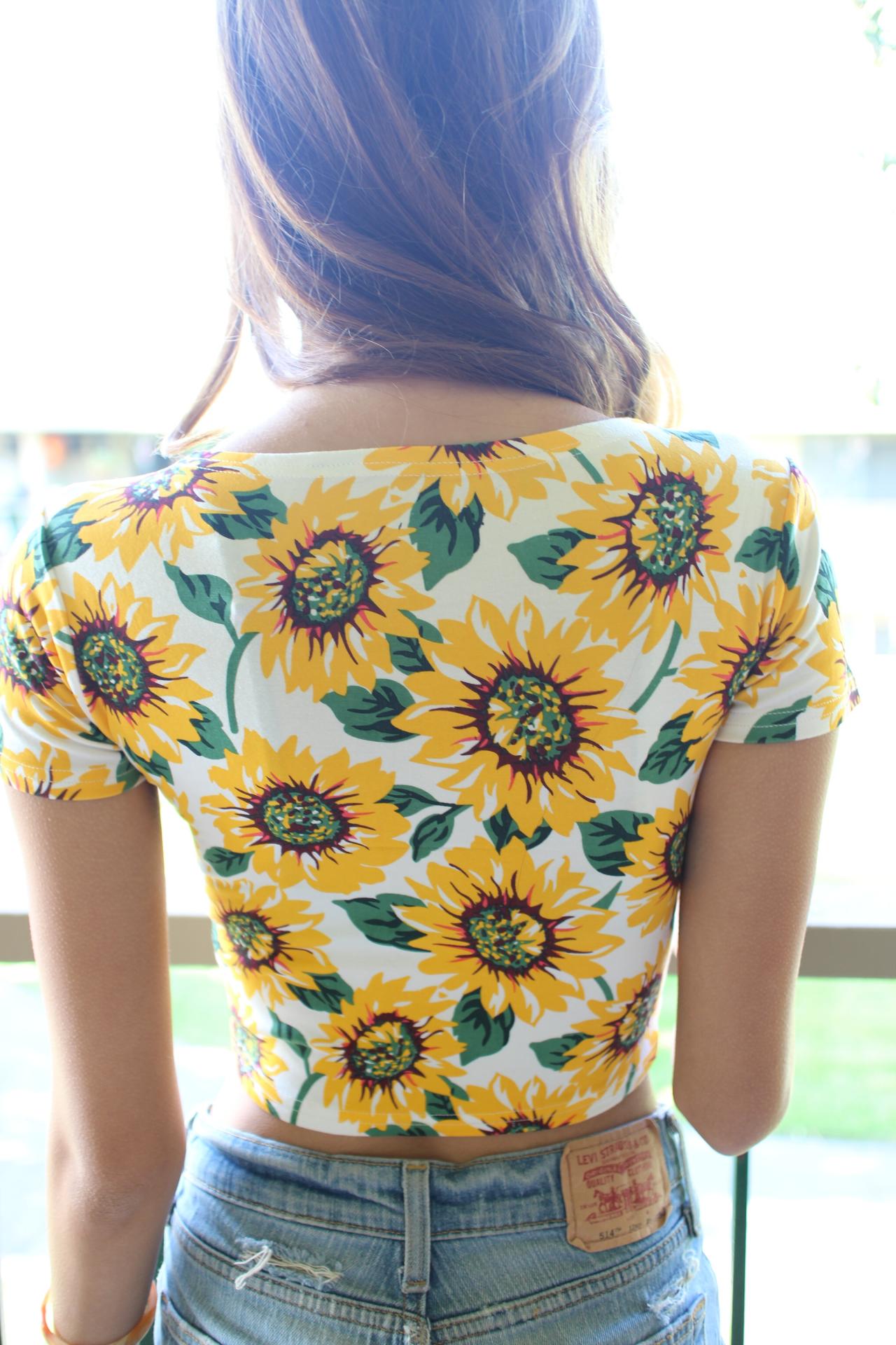 * Ship* Sunflower Print Crop Top on Luulla
